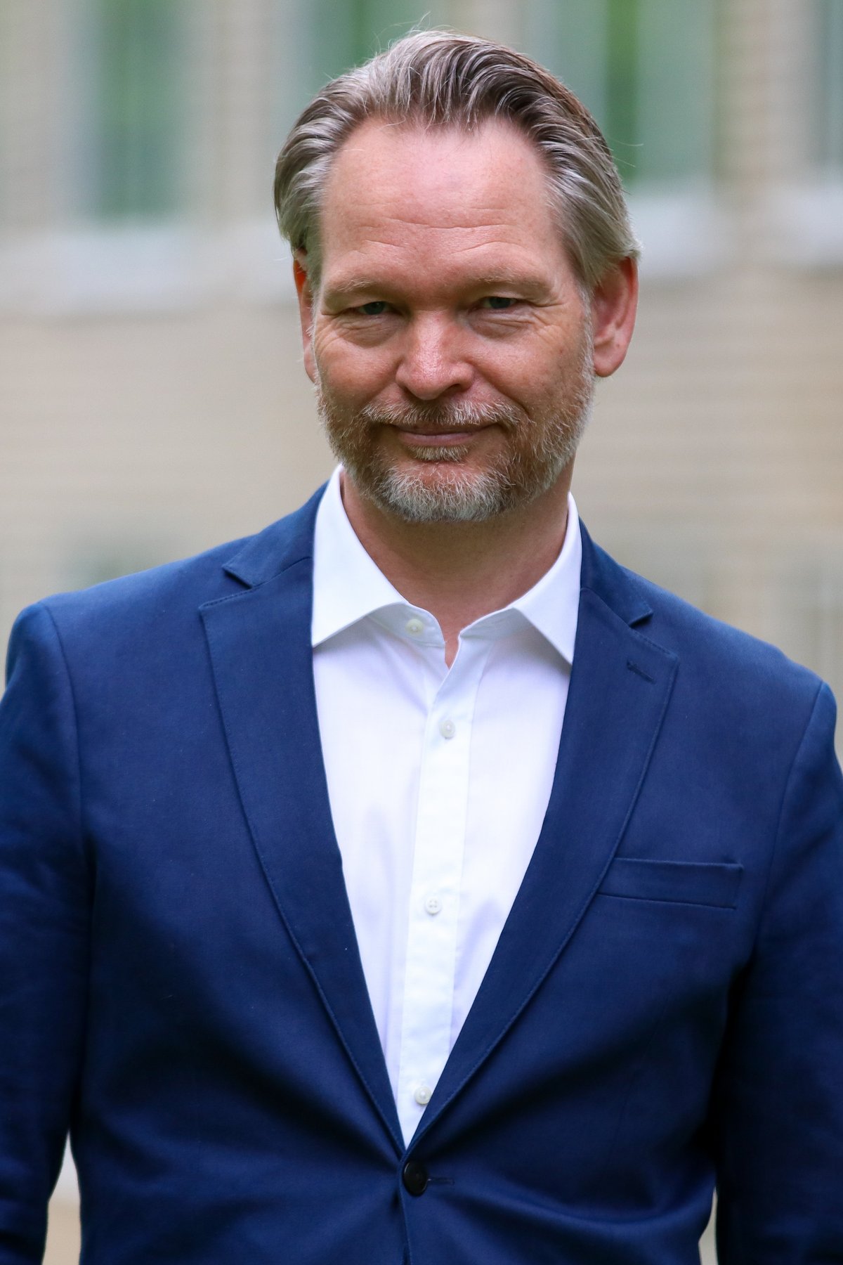 New professor uses virtual reality in treatment